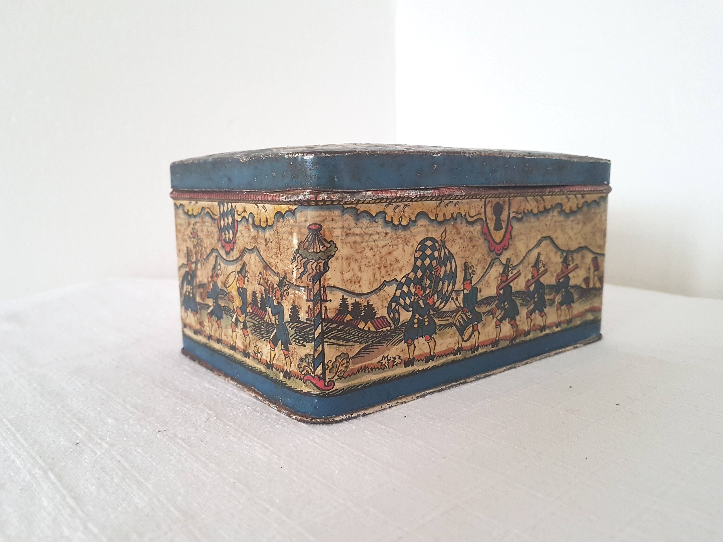 Vintage retro rectangular tin box with soldiers | Etsy