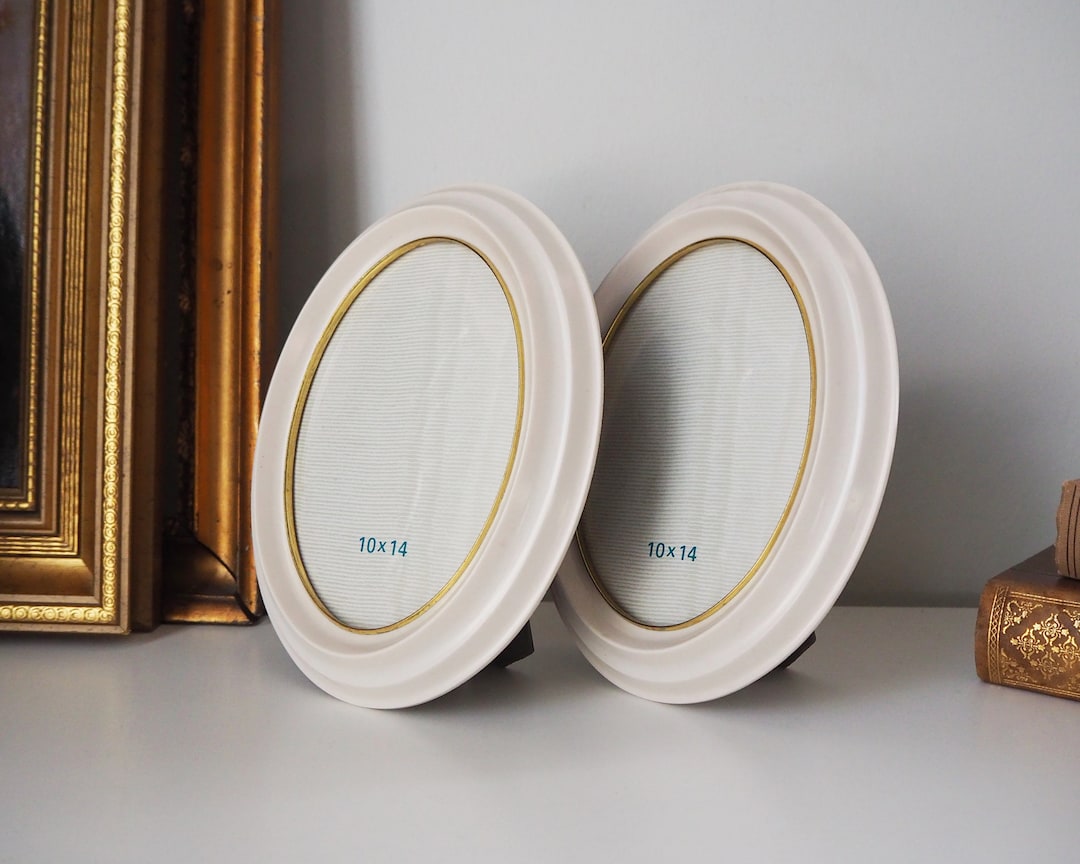 Set of Two Vintage Picture Frames | Oval Photo Frames | Vintage Jyden ...