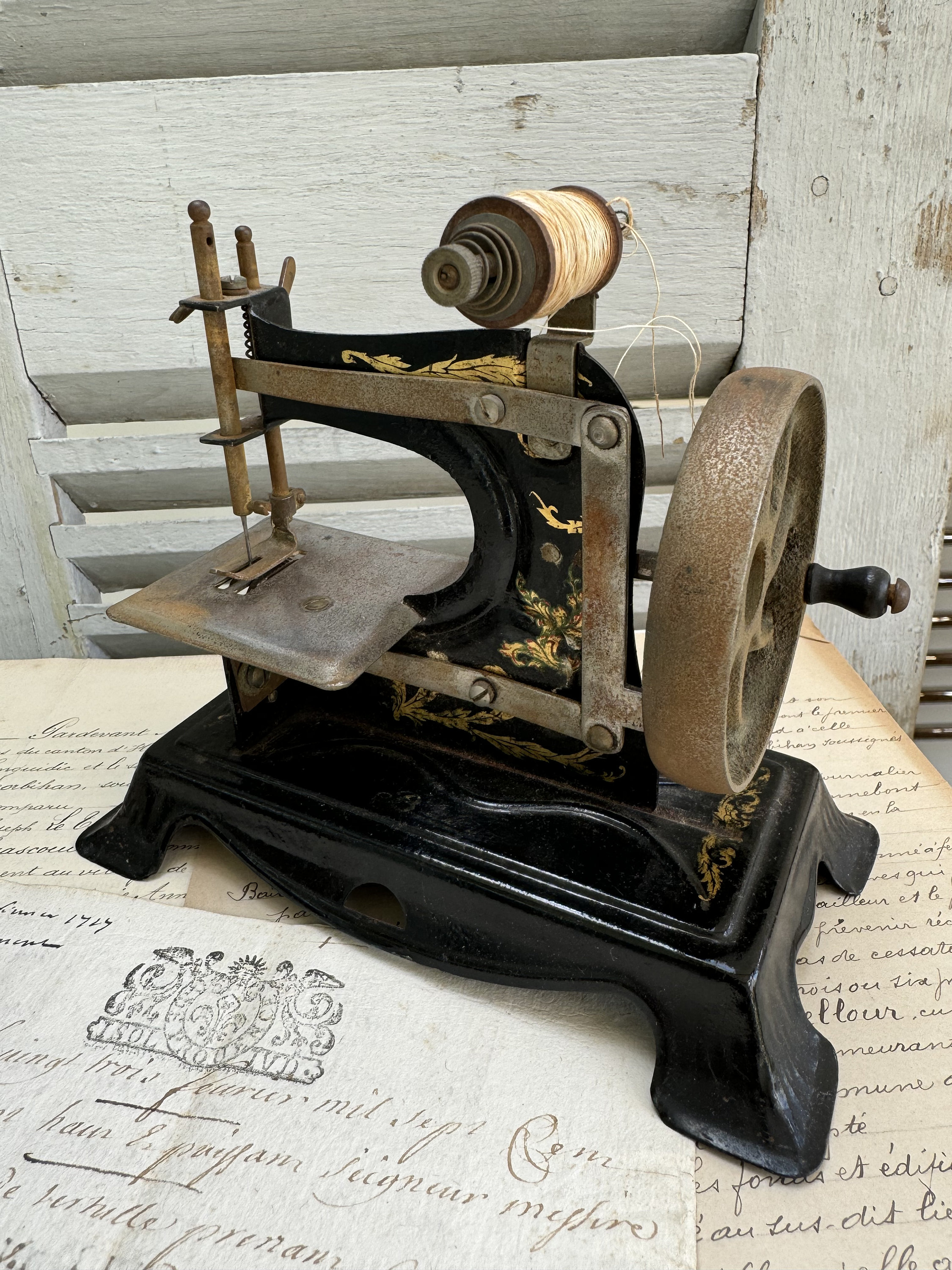 Antique Miniature Sewing Machine. Antique Child’s Sewing Machine ...