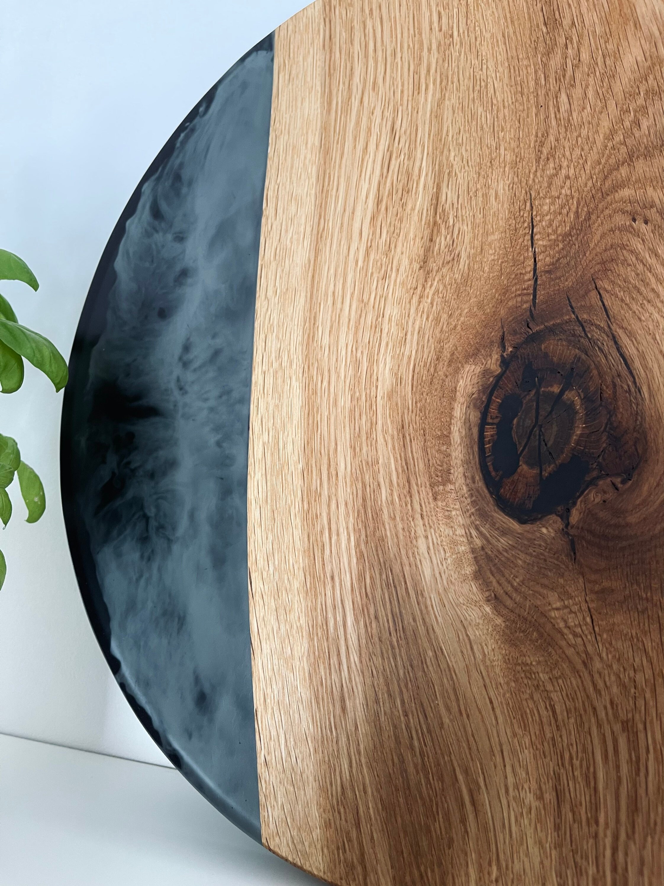 Round Cutting Board Made of Oak and Gray Epoxy Resin // Sideboard ...