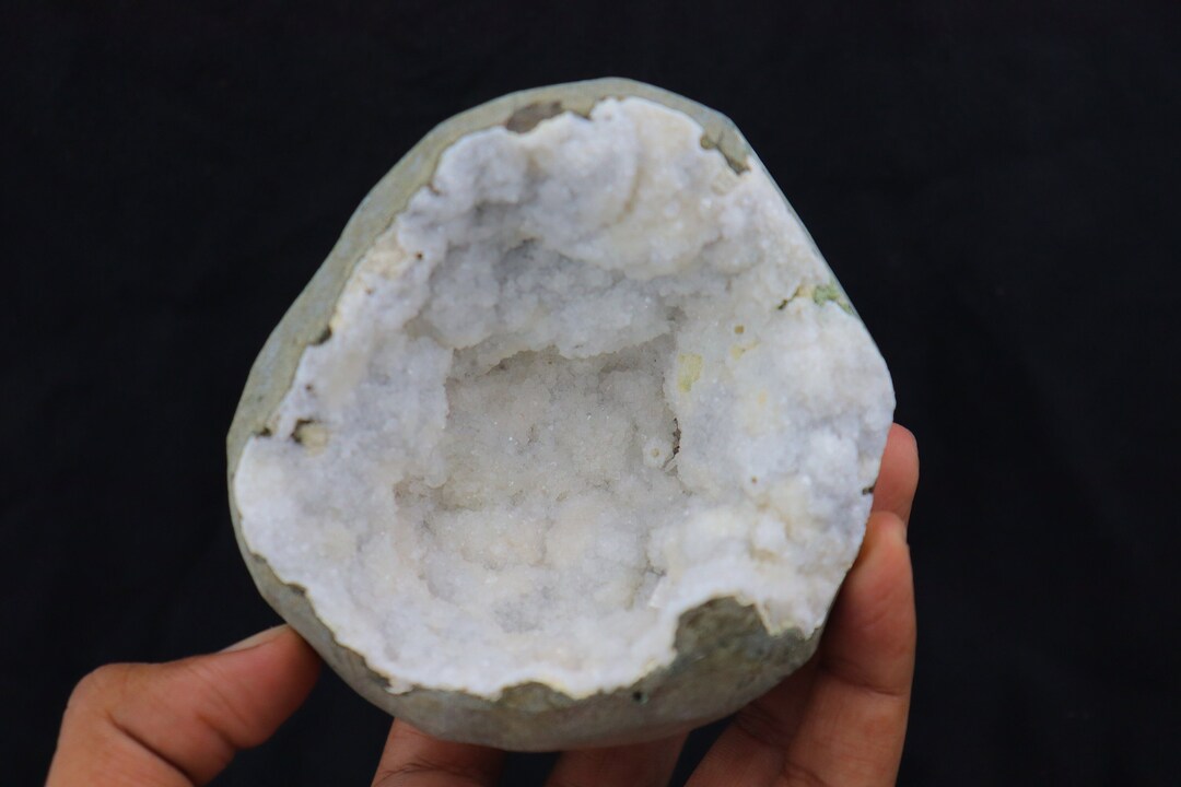 White Quartz Geode Cave, Crystal Geode, White Quartz Geode, Geode ...