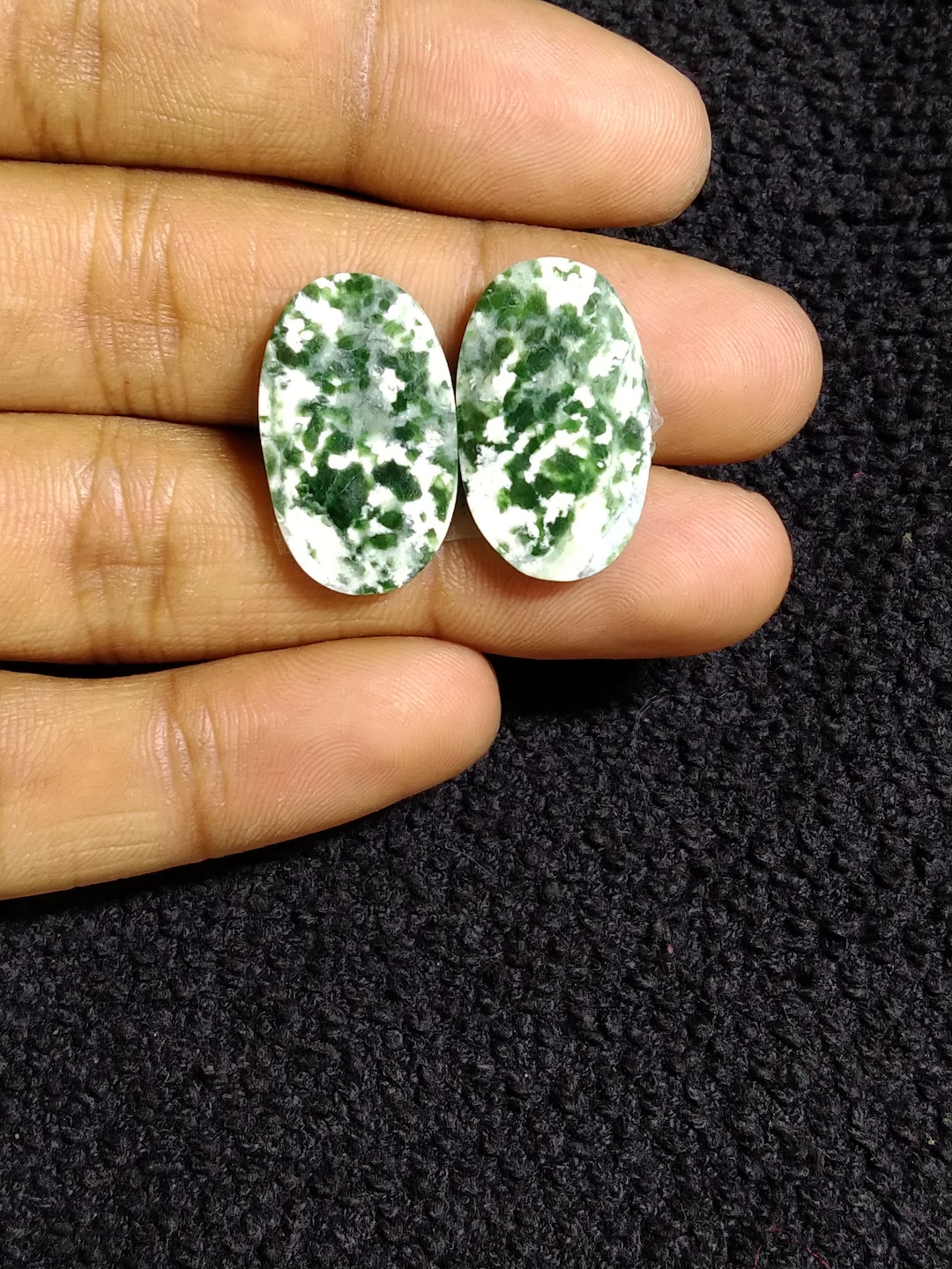 Natürliche Diopsid Cabochon ovale Form passendes Paar für Schmuck ...