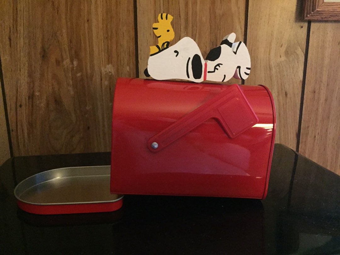 Snoopy Desk Top Woodstock Dog House Metal Mailbox Charlie Brown Friends ...