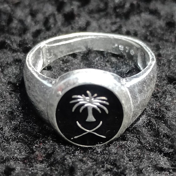 Tree Signet Ring - Etsy