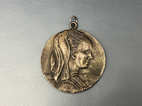 Vintage Large Medallion With Woman’s Profile & King G… - Gem