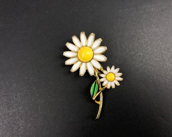 Weiss Daisy Brooch | Etsy
