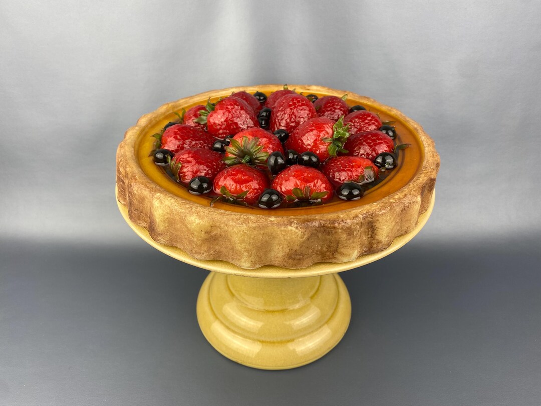 Excellent Fake Realistic Strawberry Blueberry 9.5” Flan Tart on Footed ...