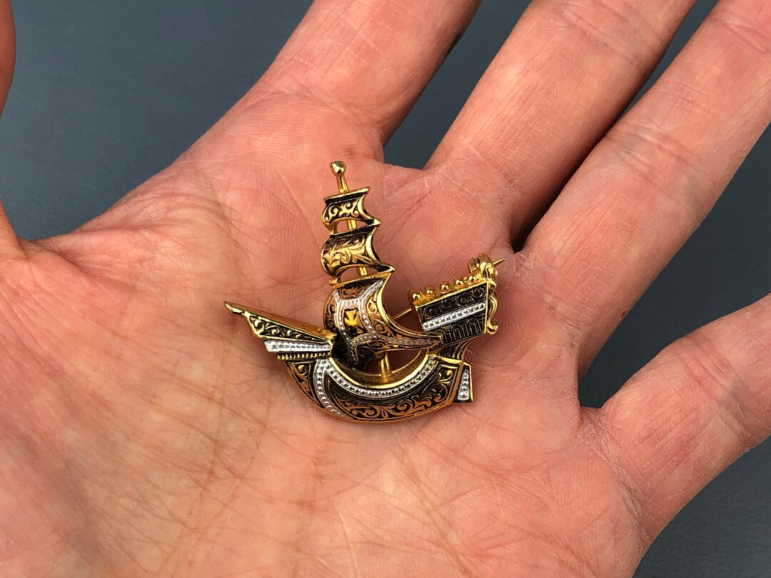Vintage Finely Detailed Spanish Galleon Damascene Style Golden Brooch ...