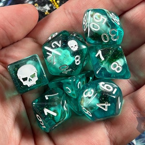 Sunken Skull Dnd Dice Set | Moss, Skulls, Engraving | Exclusive ...