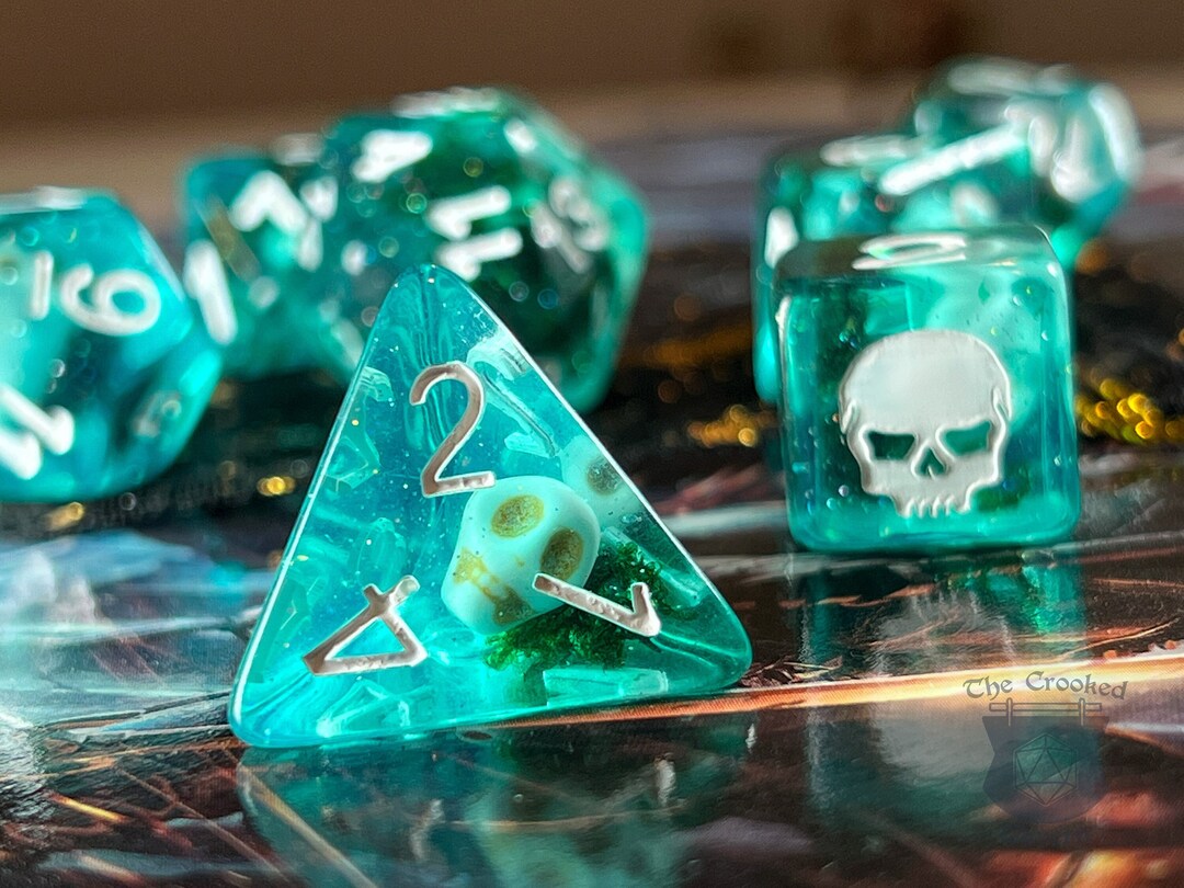 Sunken Skull Dnd Dice Set | Moss, Skulls, Engraving | Exclusive ...