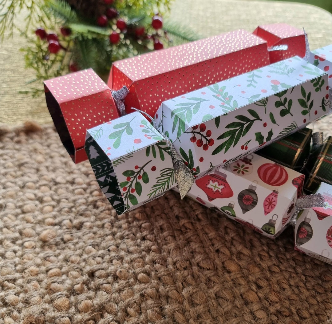 SVG Christmas Cracker DIY Cut File - Digital Download for Cricut and ...