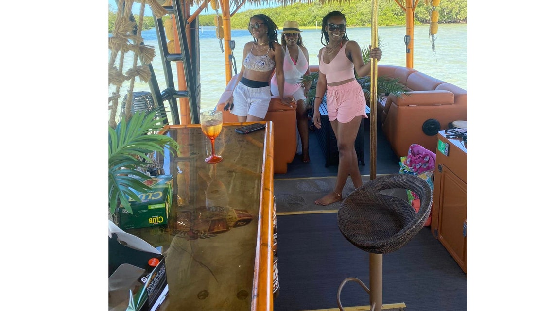 Pontoon Bar. Weatherproof All PVC Tiki Bar, Epoxy Resin Art Bar Top ...