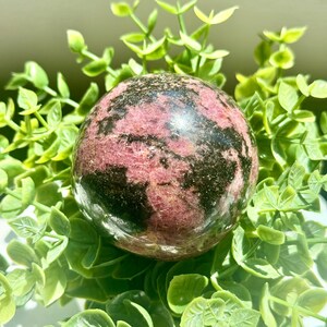 Rhodonite Crystal Rhodonite Quartz Crystal Ball Healing Rhodonite - Etsy