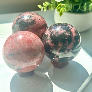 Rhodonite Crystal Rhodonite Quartz Crystal Ball Healing Rhodonite - Etsy