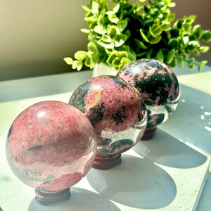 Rhodonite Crystal Rhodonite Quartz Crystal Ball Healing Rhodonite - Etsy