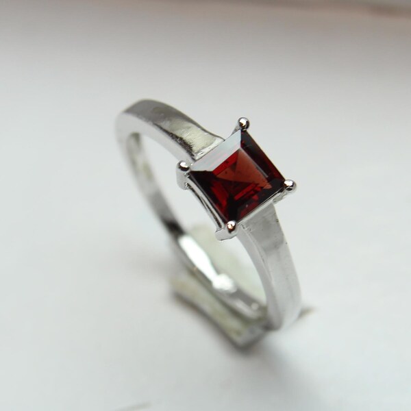 Garnet and Gold Ring - Etsy