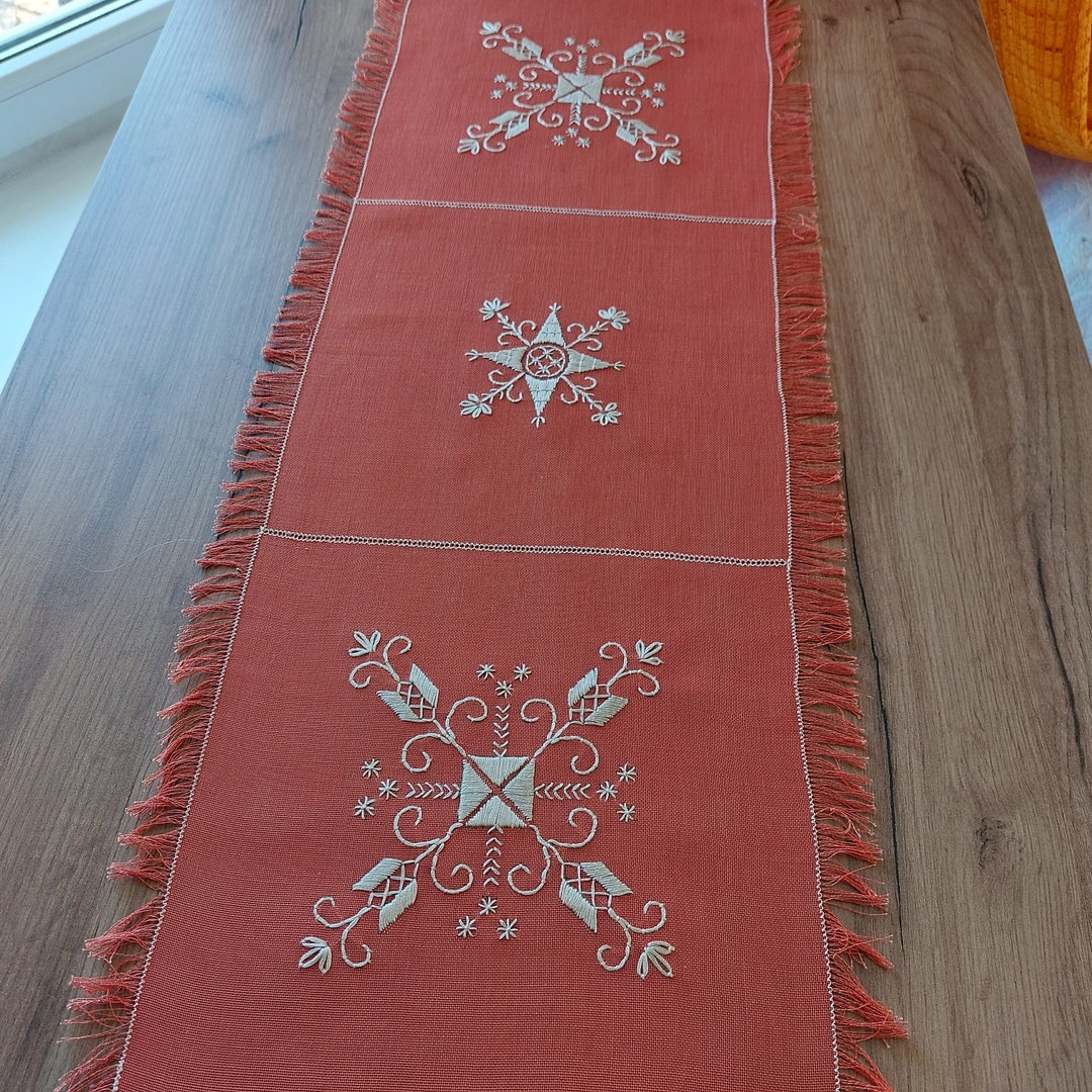 Vintage Hand Embroidered Table Mat , Design Decor , Living Room Warming ...