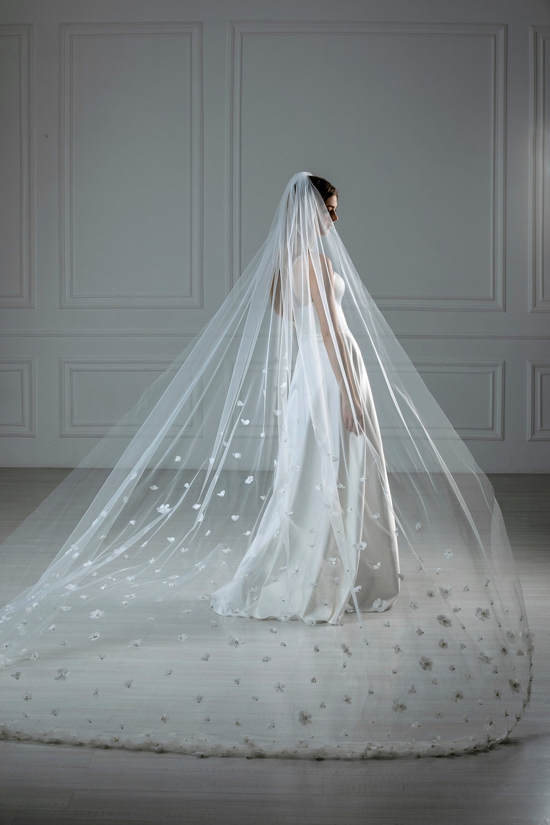 3D Floral Lace Wedding Veil: Italian Tulle Bridal Veil - Etsy