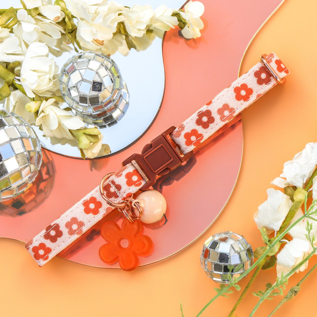 Neutral 70s Daisy Cat Collar, Retro Breakaway Cat Collar With Bell ...