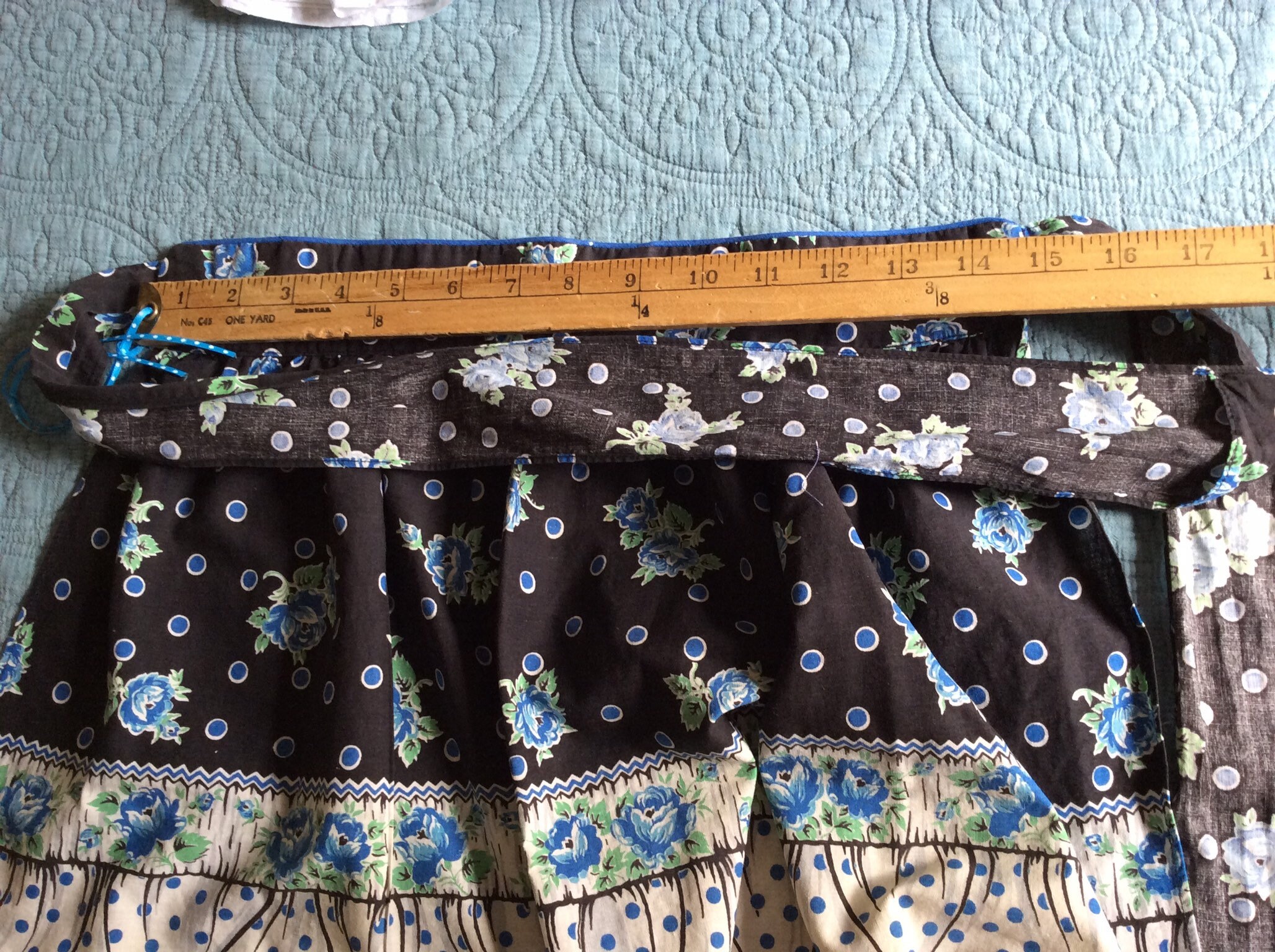 Vintage 1960’s Flowered Black Apron - Etsy