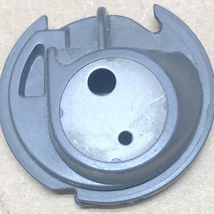 SINGER Genuine Original Bobbin Case HP30457 Fits SINGER 9900 Class ...