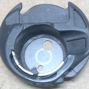 SINGER Genuine Original Bobbin Case HP30457 Fits SINGER 9900 Class ...