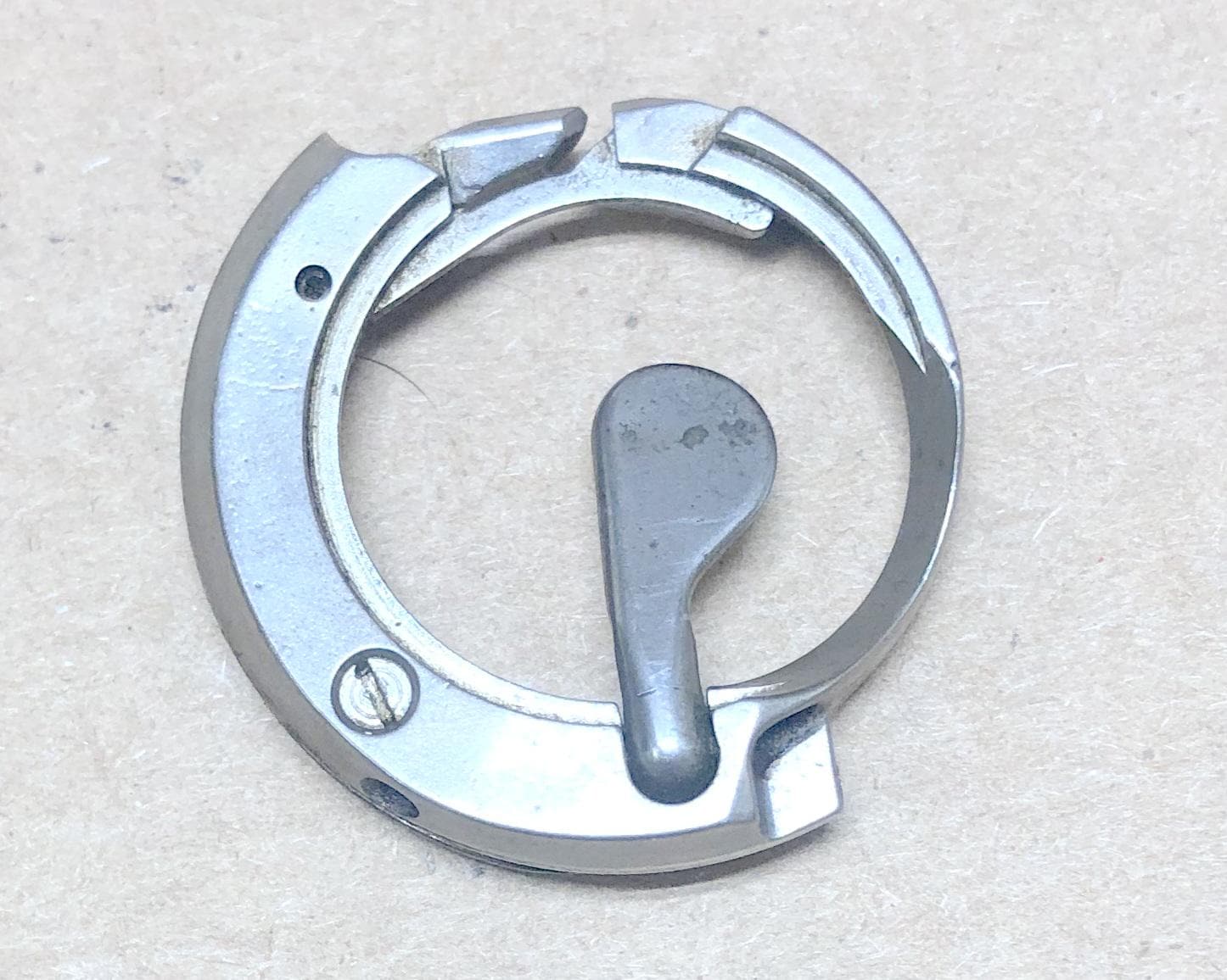 Gednuine SINGER Touch & Sew Bobbin Case 163124-004 Fits All SINGER 600 ...