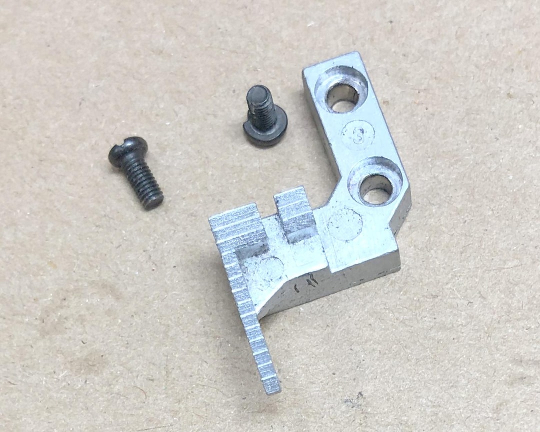 SINGER Genuine Overlock Main Feed Dog 550499 Fits SINGER 14CG, 14SH ...