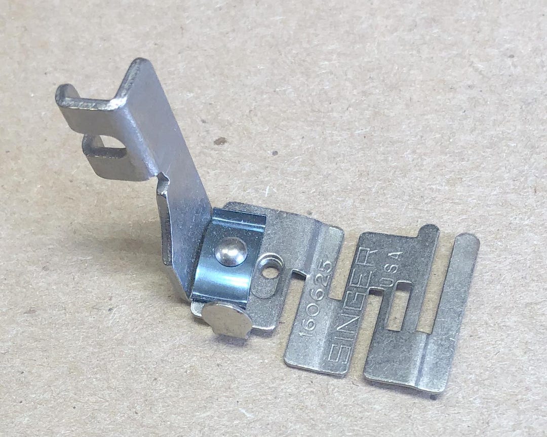 Vintage SINGER Slant Needle Edge Stitcher 160625 Fits All SINGER Slant ...