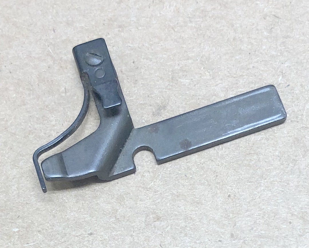 SINGER Genuine Original Touch & Sew Bobbin Case Position Bracket Part ...