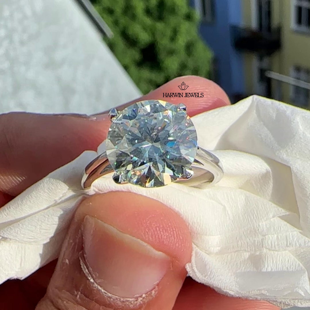 Round Cut Moissanite Engagement Ring, Claw 4-prong Solitaire Ring ...