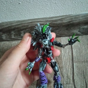 Broken Roxanne Wolf - Etsy