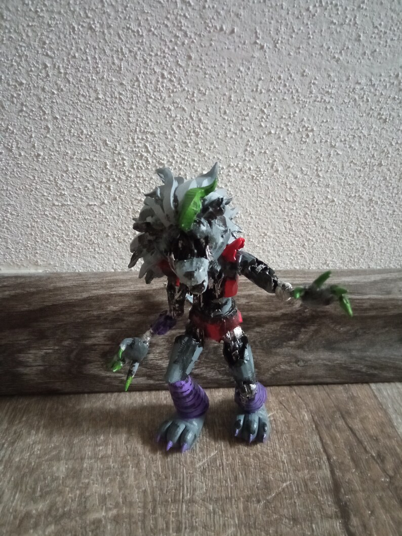 Broken Roxanne Wolf - Etsy