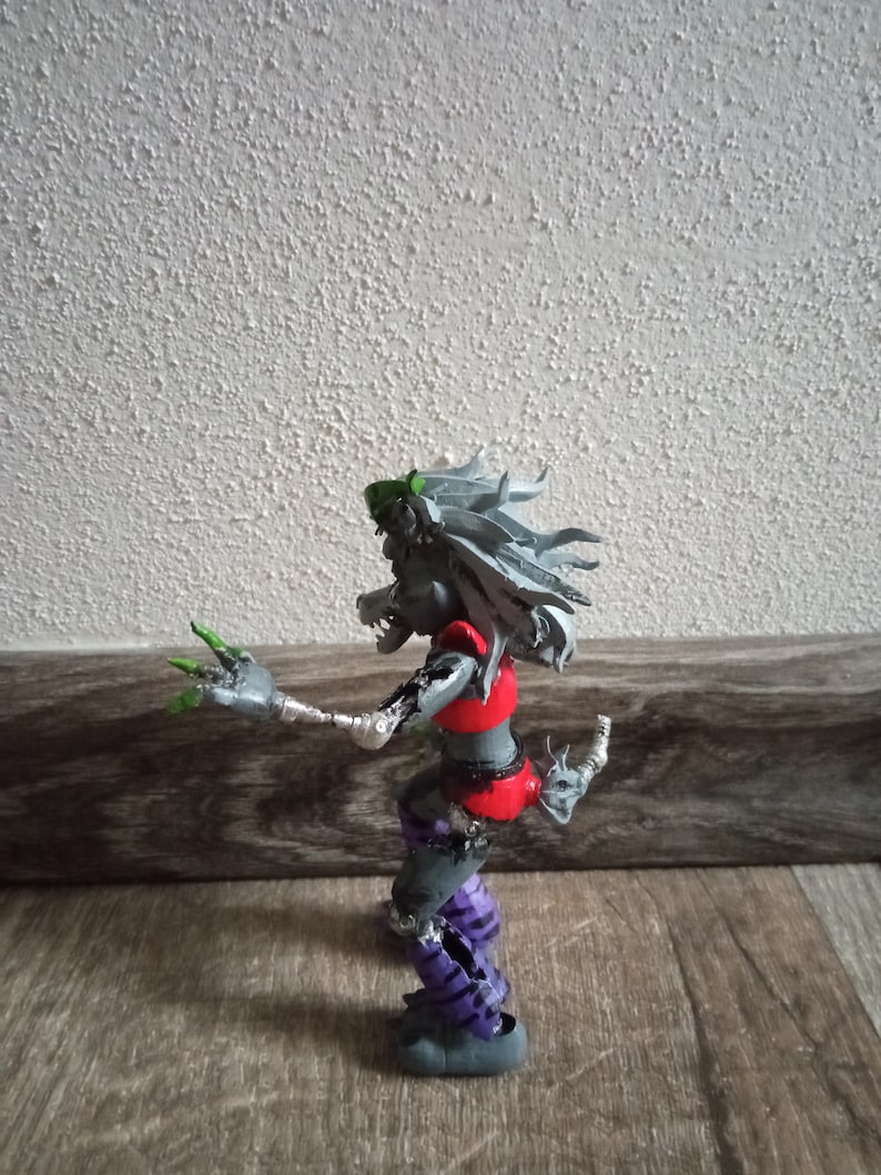 Broken Roxanne Wolf - Etsy