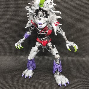 Broken Roxanne Wolf - Etsy