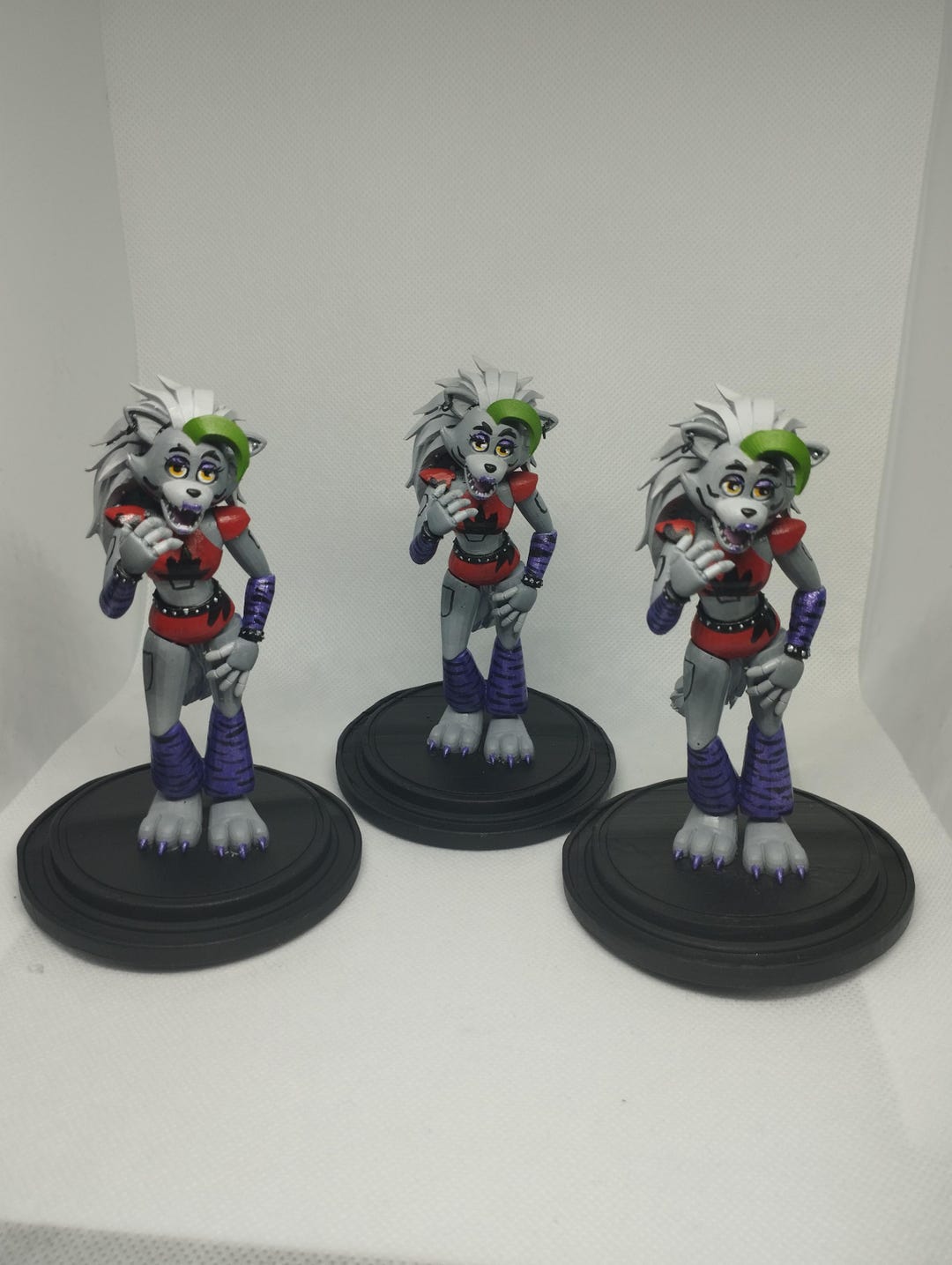 B QUALITY Roxanne Wolf Model - Etsy