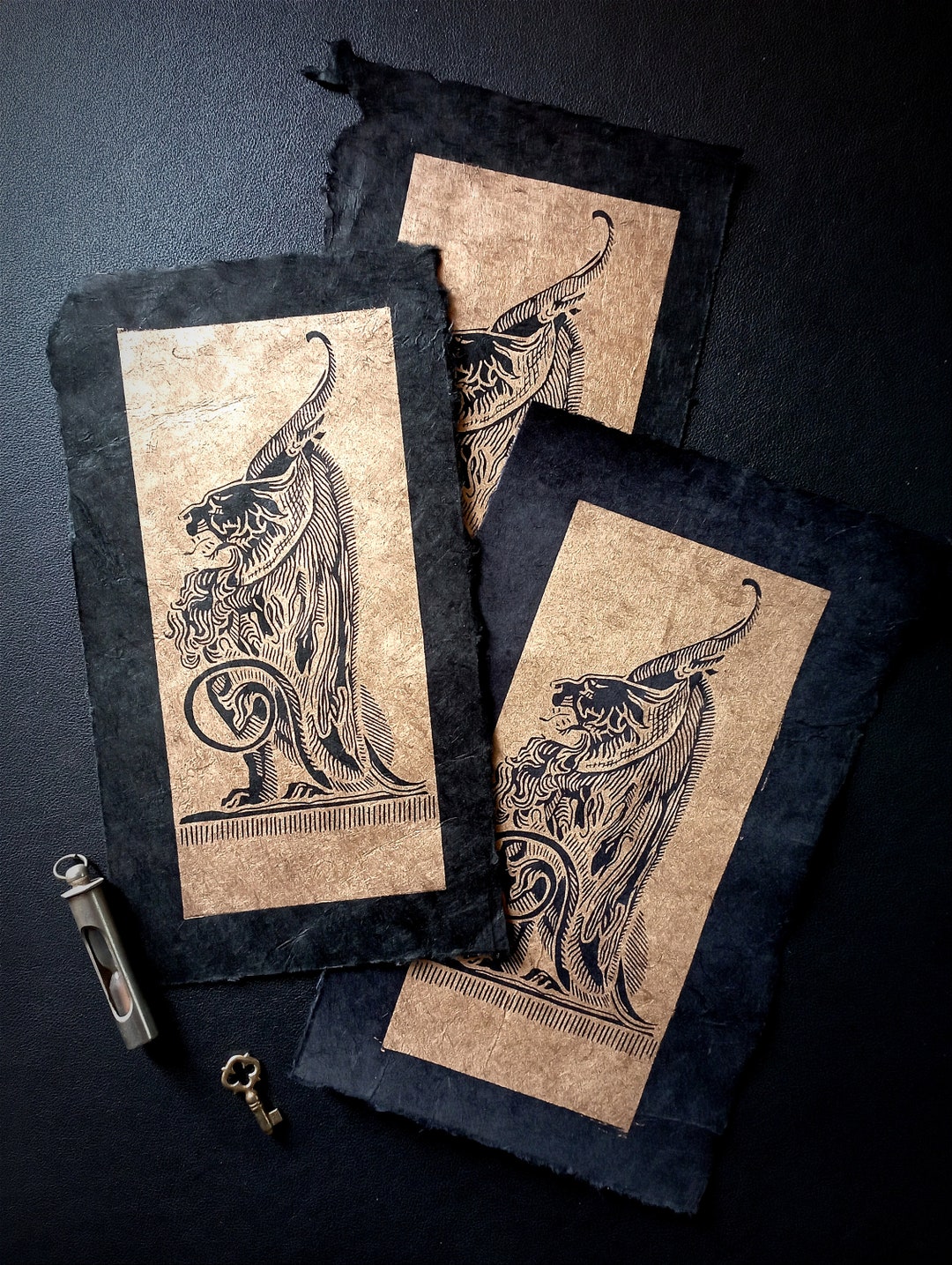 Impression Linogravure Griffon Médiéval Ou Sur Papier Lokta Noir ...