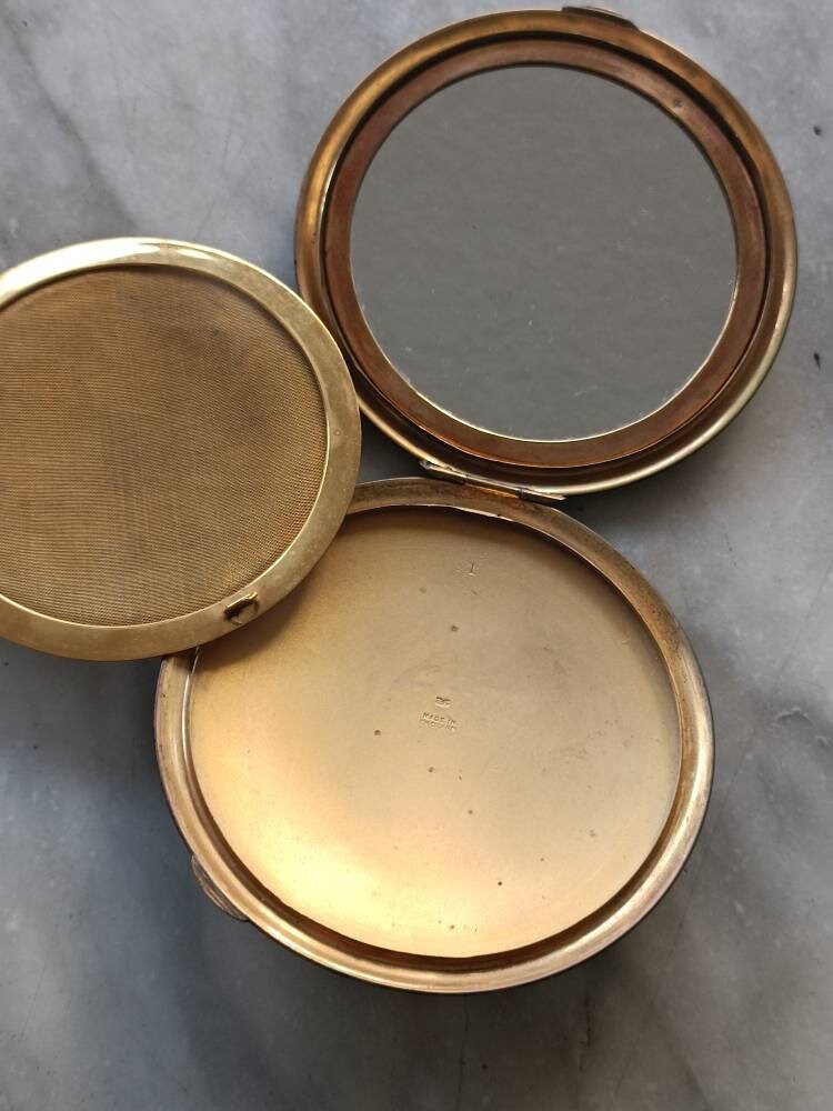 Unusual Vintage English Powder Compact With Portrait of Elizabeth 1st ...