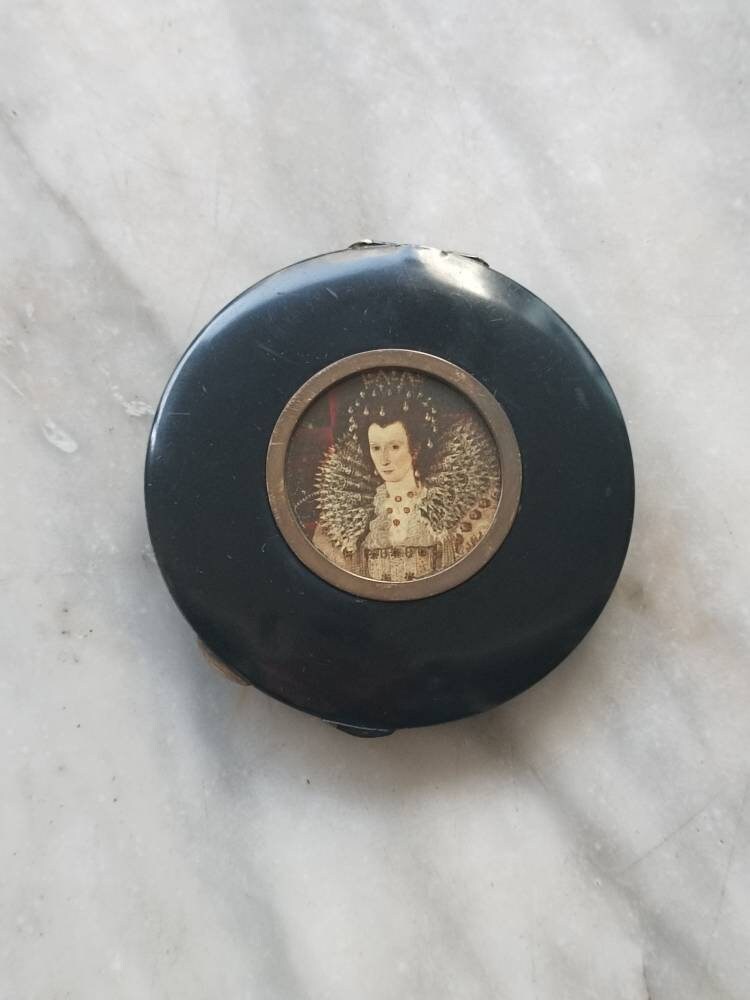 Unusual Vintage English Powder Compact With Portrait of Elizabeth 1st ...
