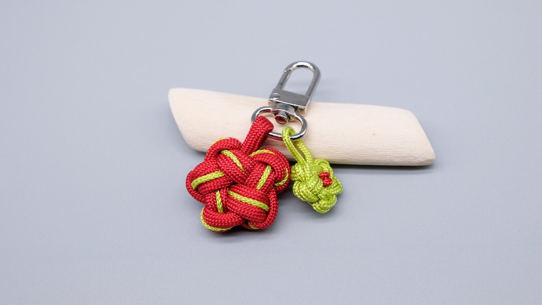 Flower Key Ring in Red and Green Paracord - Etsy