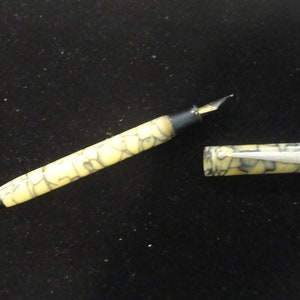 Vintage "fifth Avenue" Fountain Pen - Marblized Yellow-beige & Black ...