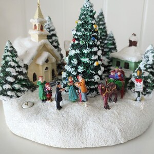 Thomas Kinkade St. Nicholas Circle Musical and Illuminated Village ...