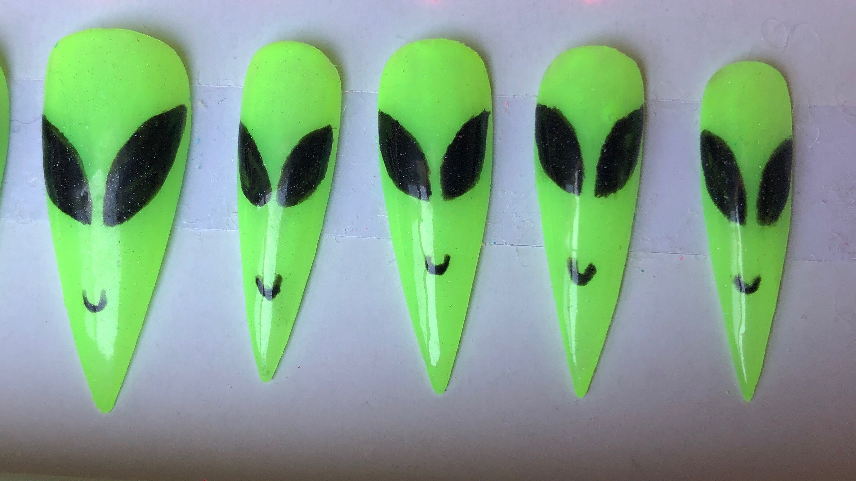Happy Aliens glue on nails | Etsy