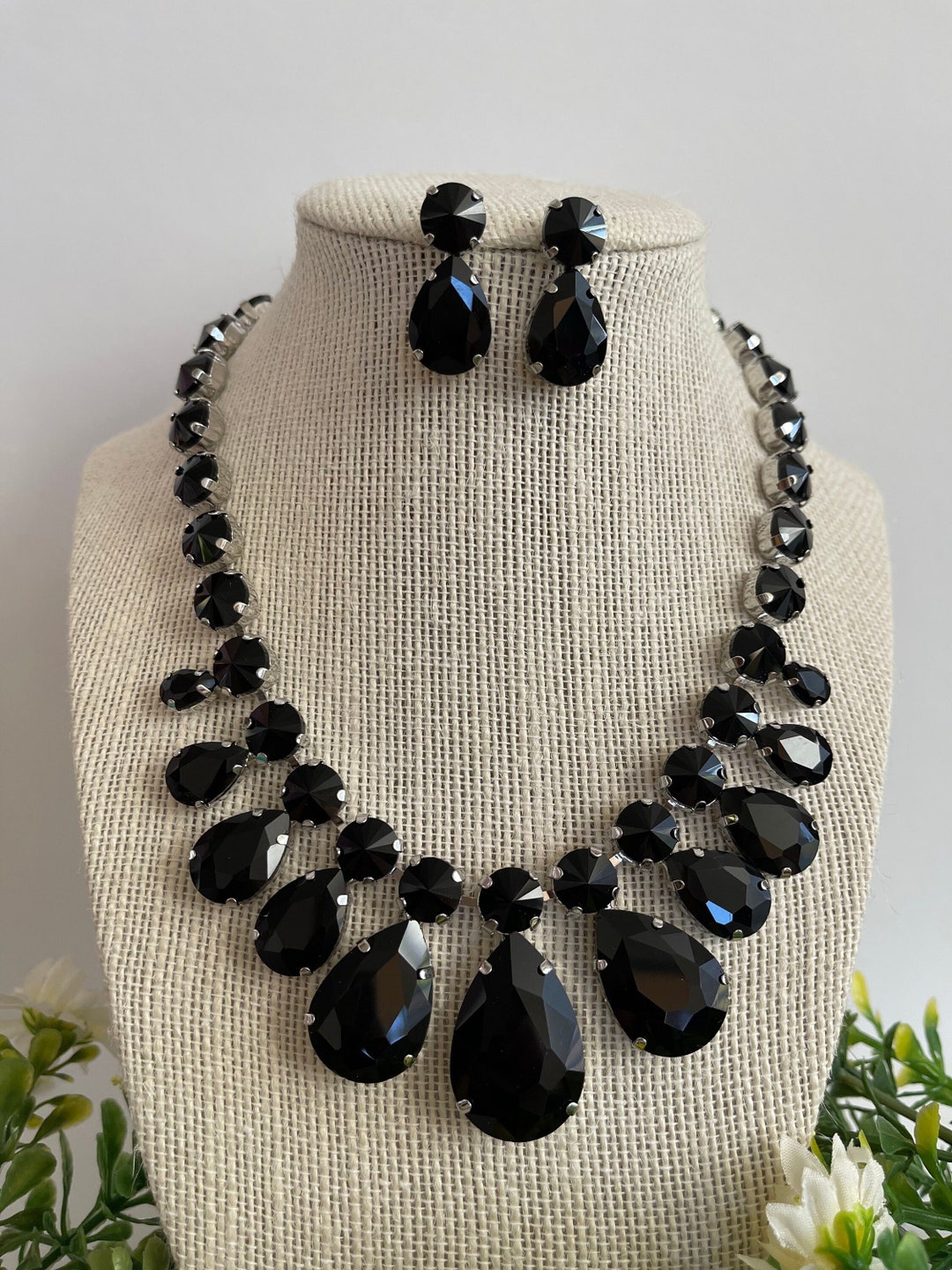 Party spree black necklace store