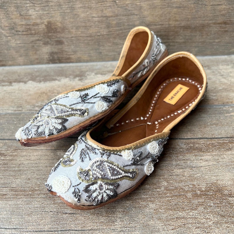 Love Birds Embroidered Bridal Juttis | White Silver Wedding Mojaris ...