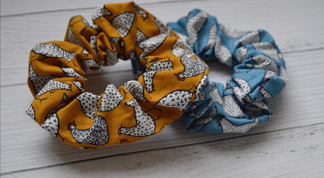 Chicken Print Scrunchie // Hen pattern, Novelty chicken gift, Scrunchy ...