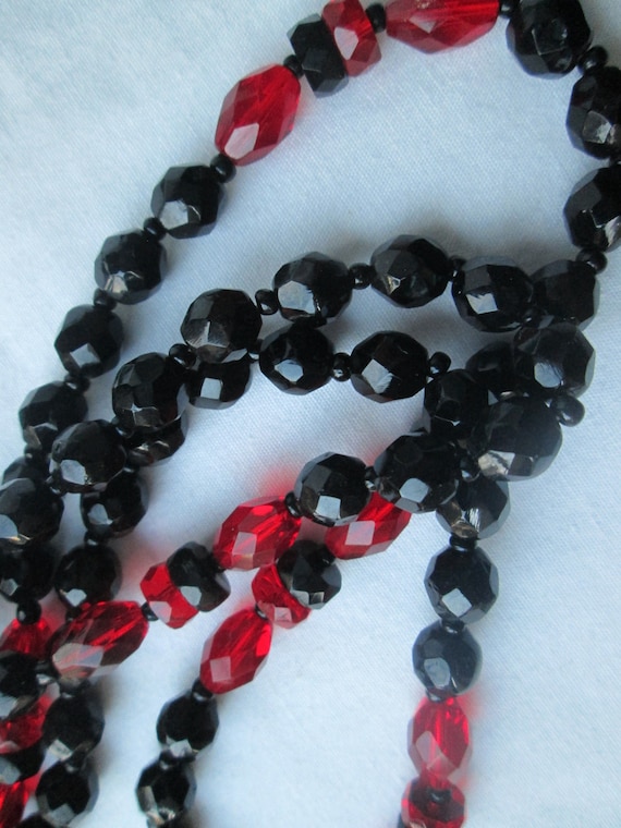 Bohemiam Glass Red Black Bead Necklace - Gem