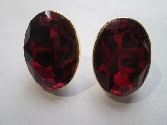 Ruby Red Crystal Head Light Oval Clip Earrings - Gem