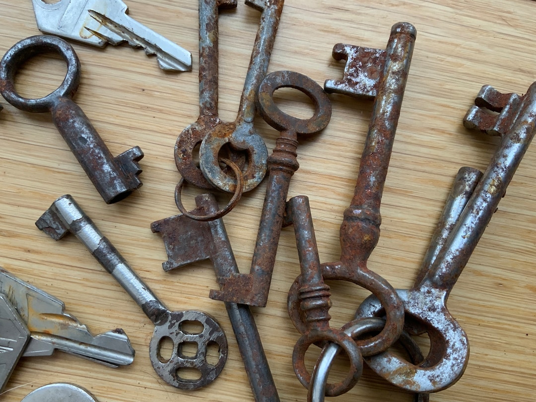 Old Rusty Metal Keys Large Skeleton Key Soviet Door Keys, Set of 17 ...