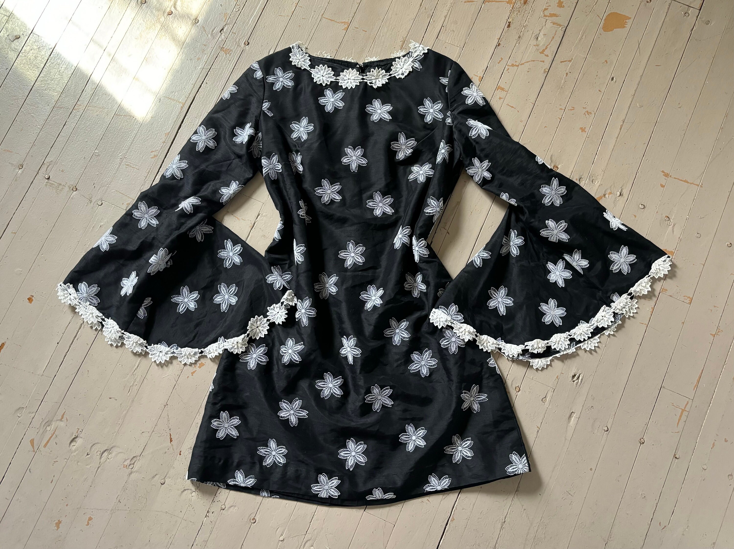 M Vintage 60s Bell Sleeve Daisy Mini Dress Mod Gogo Hippie Festival Woodstock - Etsy